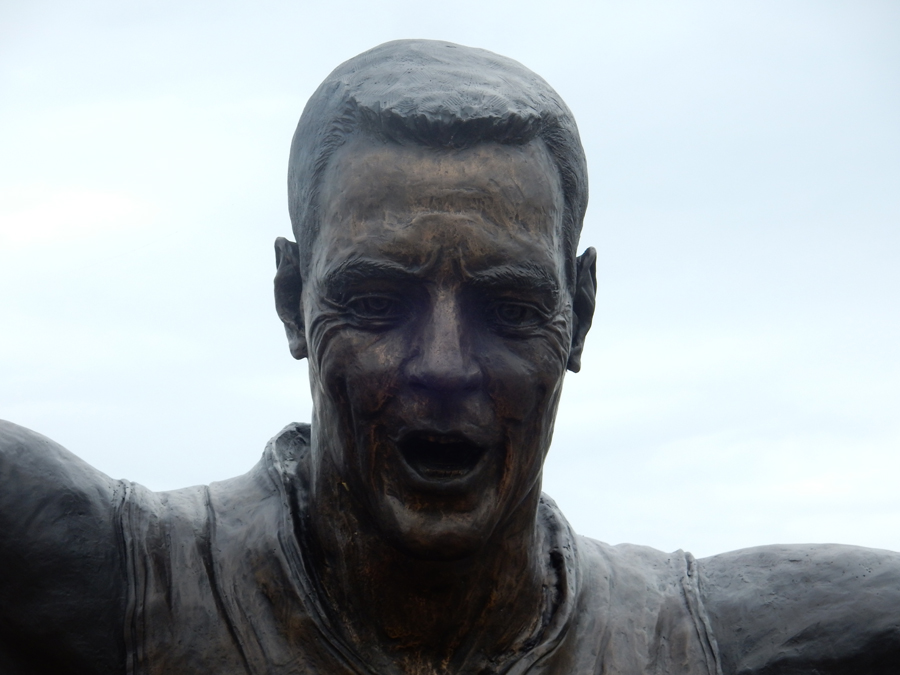 StadiumPage.com - PNC Park - Statues